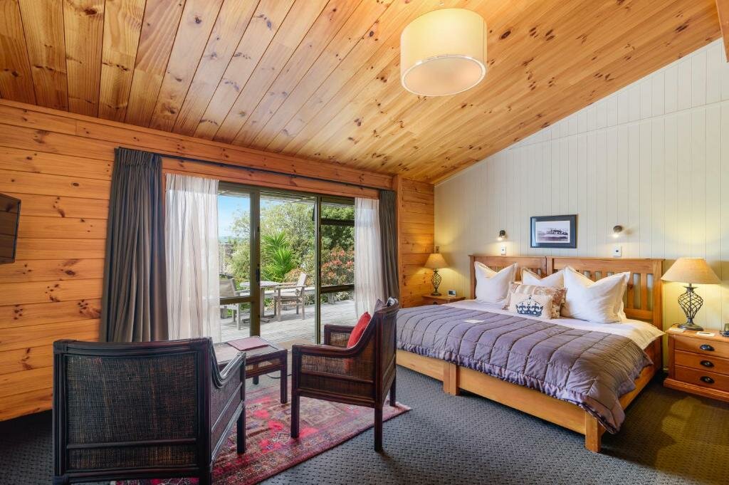 Koura Lodge, Rotorua | kimkim